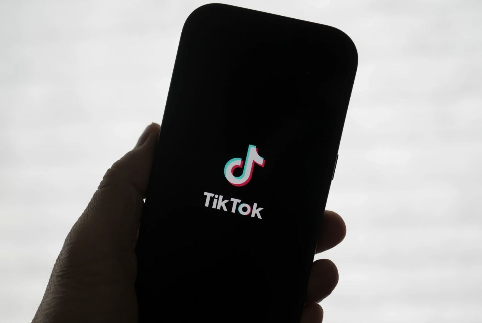 Amazon's Last-Minute Bid for TikTok｜Daily News Digest｜2025-04-04｜web only
