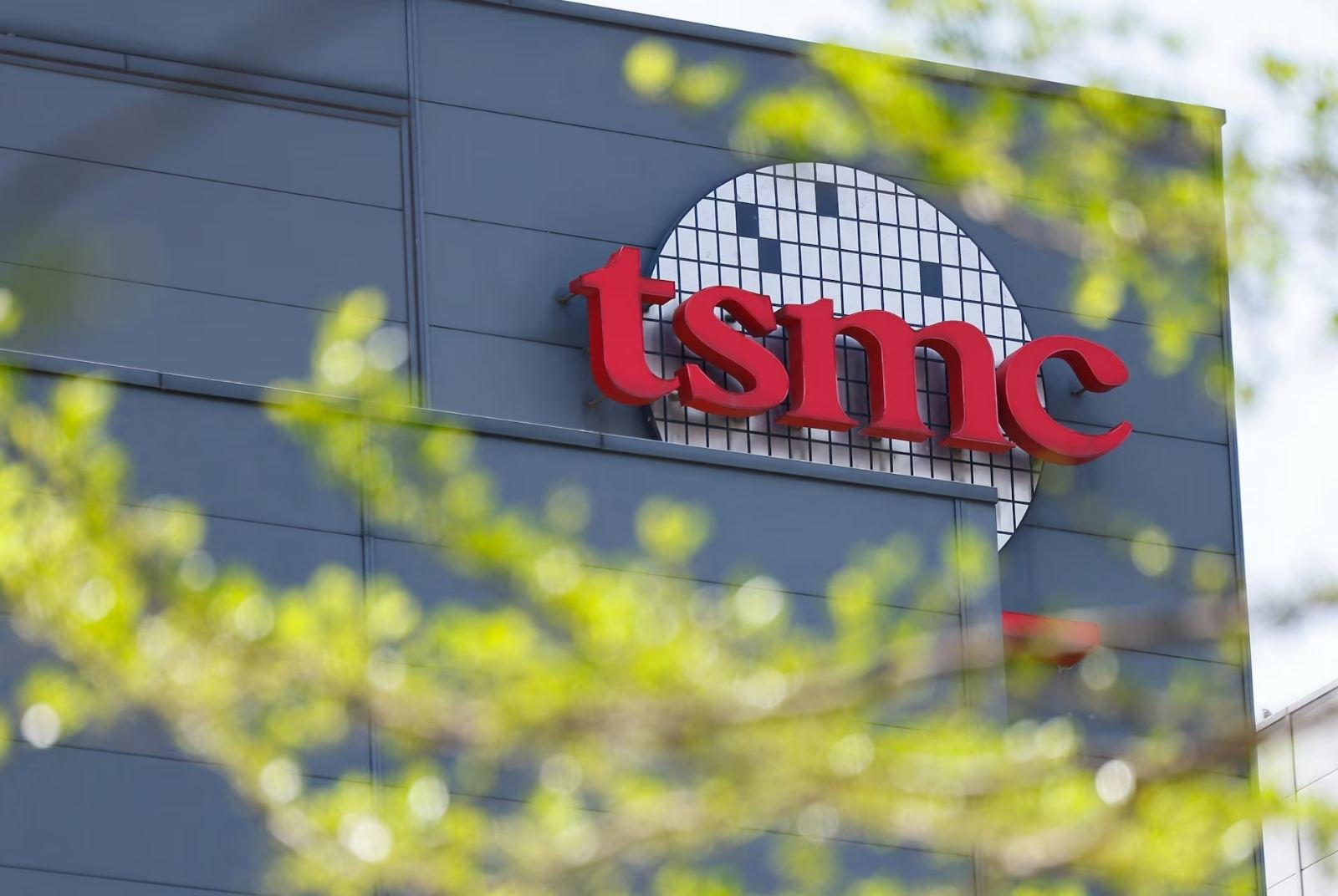 TSMC Fires Staff Over Alleged Trade Secret Leaks｜Daily News Digest｜2025-08-06｜web only